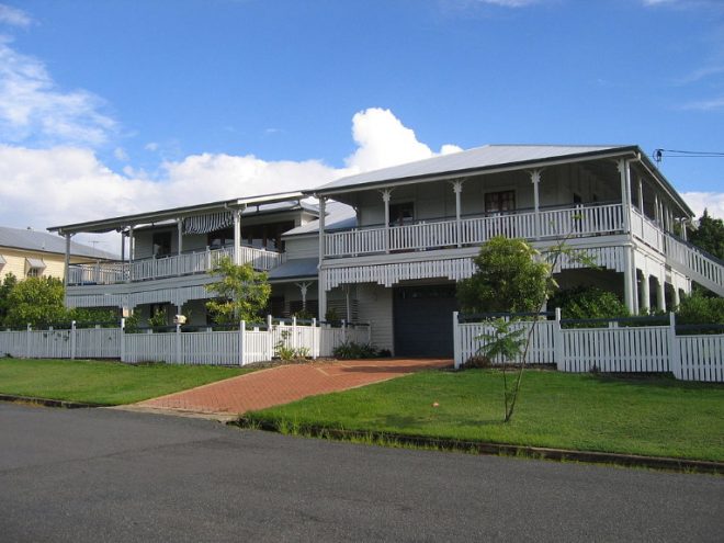 The Beauty of Australian Architecture: The Queenslander - Modern Housewives